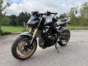 Melns Honda CB 2025 Viļņa, ar dzinēja tilpumu 1.00 L un nobraukumu 11 tūkst. km par 6990 €, foto  vietnē AUTOMOTO.COM.LV