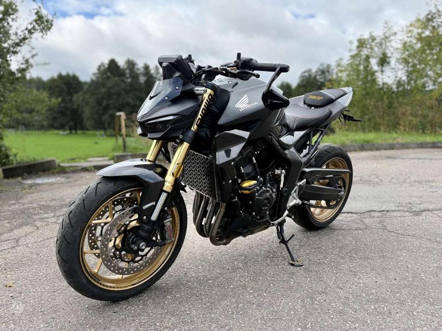 Melns Honda CB 2025 Viļņa, ar dzinēja tilpumu 1.00 L un nobraukumu 11 tūkst. km par 6990 €, foto 1 vietnē AUTOMOTO.COM.LV