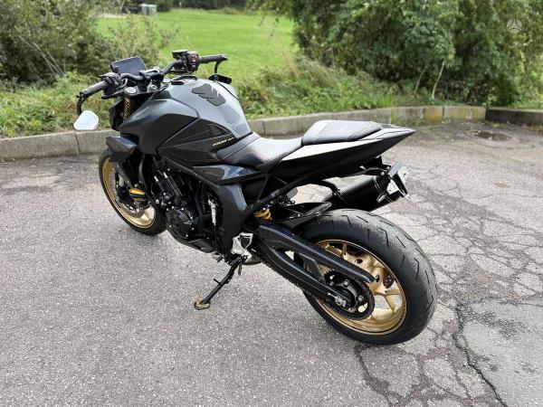 Melns Honda CB 2025 Viļņa, ar dzinēja tilpumu 1.00 L un nobraukumu 11 tūkst. km par 6990 €, foto 4 vietnē AUTOMOTO.COM.LV