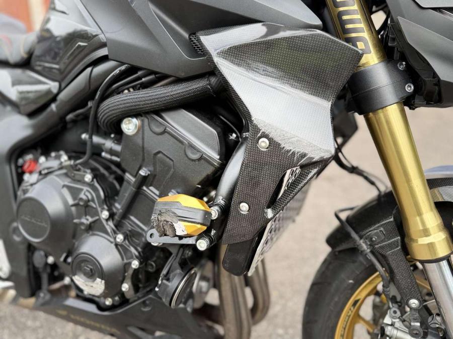 Melns Honda CB 2025 Viļņa, ar dzinēja tilpumu 1.00 L un nobraukumu 11 tūkst. km par 6990 €, foto 9 vietnē AUTOMOTO.COM.LV