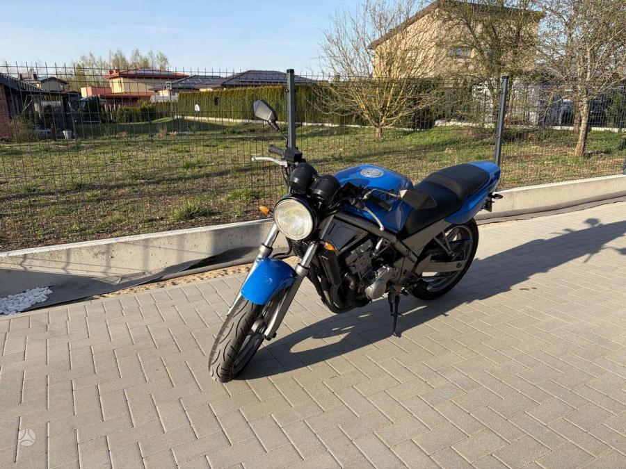 Zils Honda CB 1989 Kauņa, ar dzinēja tilpumu 0.40 L un nobraukumu 55 tūkst. km par 1300 €, foto 4 vietnē AUTOMOTO.COM.LV