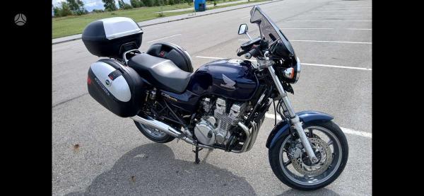 Honda CB 1995 in Siauliai on AUTOMOTO.COM.LV Blue Honda CB 1995 in Siauliai, with an engine capacity of 0.75 L and mileage of 39 thousand km for 2200 €, photo 1 on AUTOMOTO.COM.LV