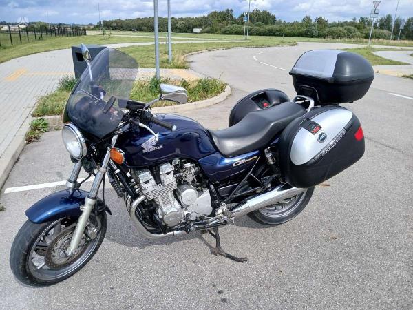 Honda CB 1995 in Siauliai on AUTOMOTO.COM.LV Blue Honda CB 1995 in Siauliai, with an engine capacity of 0.75 L and mileage of 39 thousand km for 2200 €, photo 4 on AUTOMOTO.COM.LV
