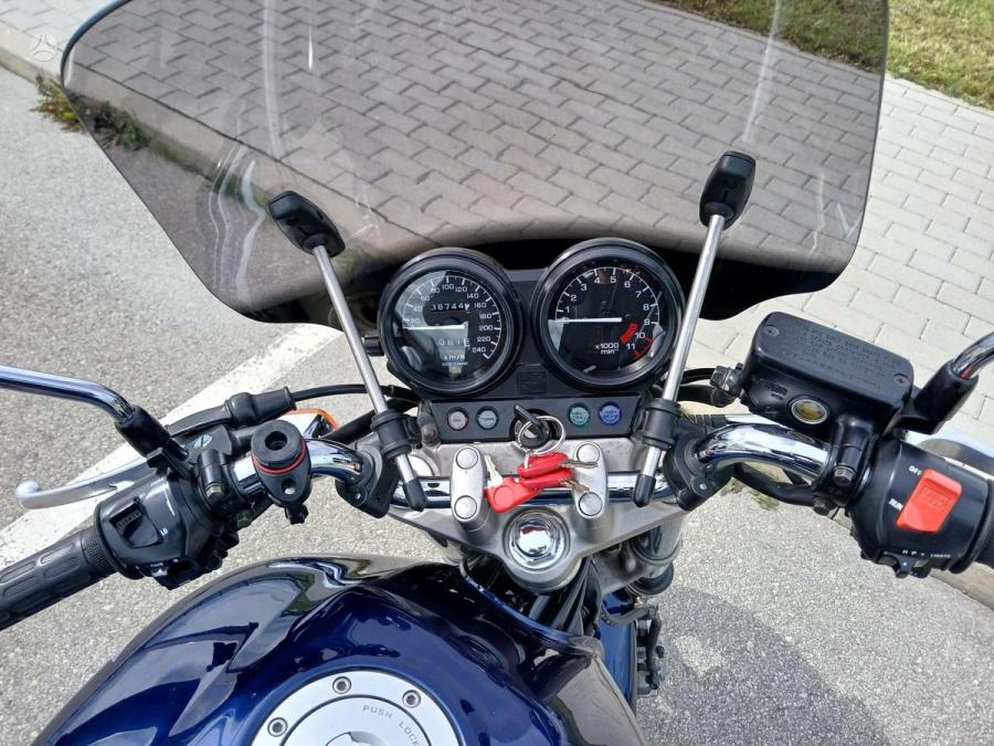 Синий Хонда CB 1995 в Шяуляй, объемом двигателя 0.75 л и пробегом 39 тыс. км за 2200 €, фото 3 на AUTOMOTO.COM.LV