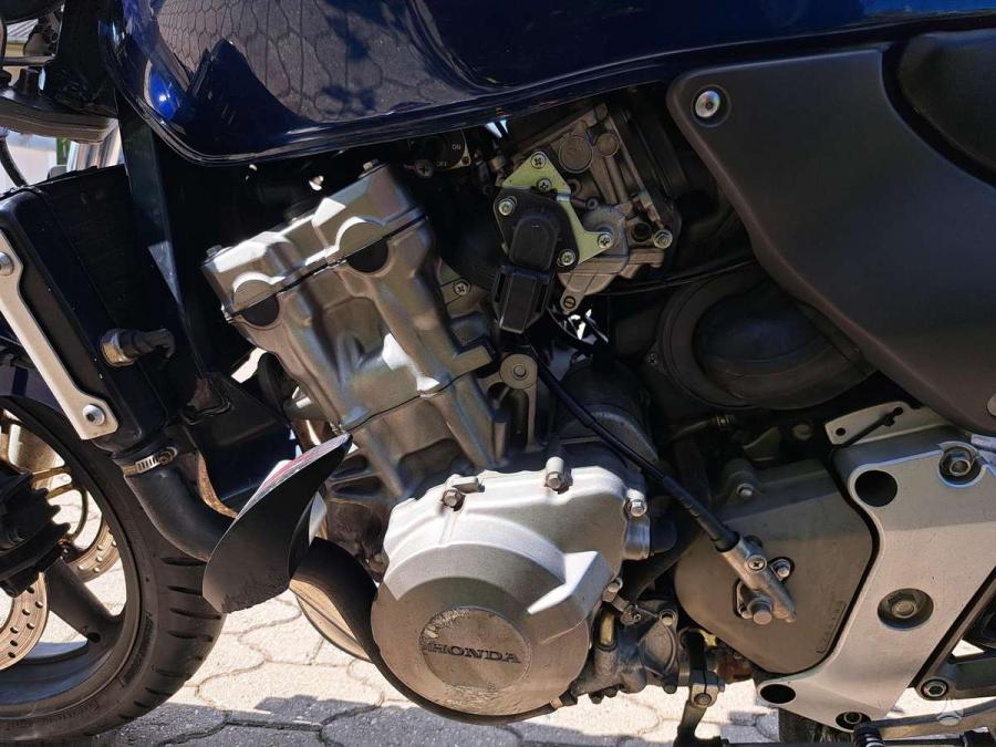 Blue Honda CB 2003 in Pasvalys, with an engine capacity of 0.60 L and mileage of 53 thousand km for 1950 €, photo 12 on AUTOMOTO.COM.LV