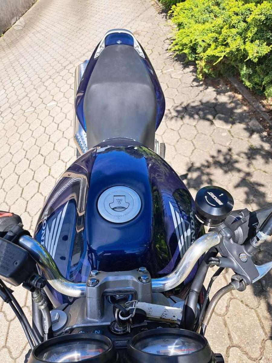 Blue Honda CB 2003 in Pasvalys, with an engine capacity of 0.60 L and mileage of 53 thousand km for 1950 €, photo 17 on AUTOMOTO.COM.LV