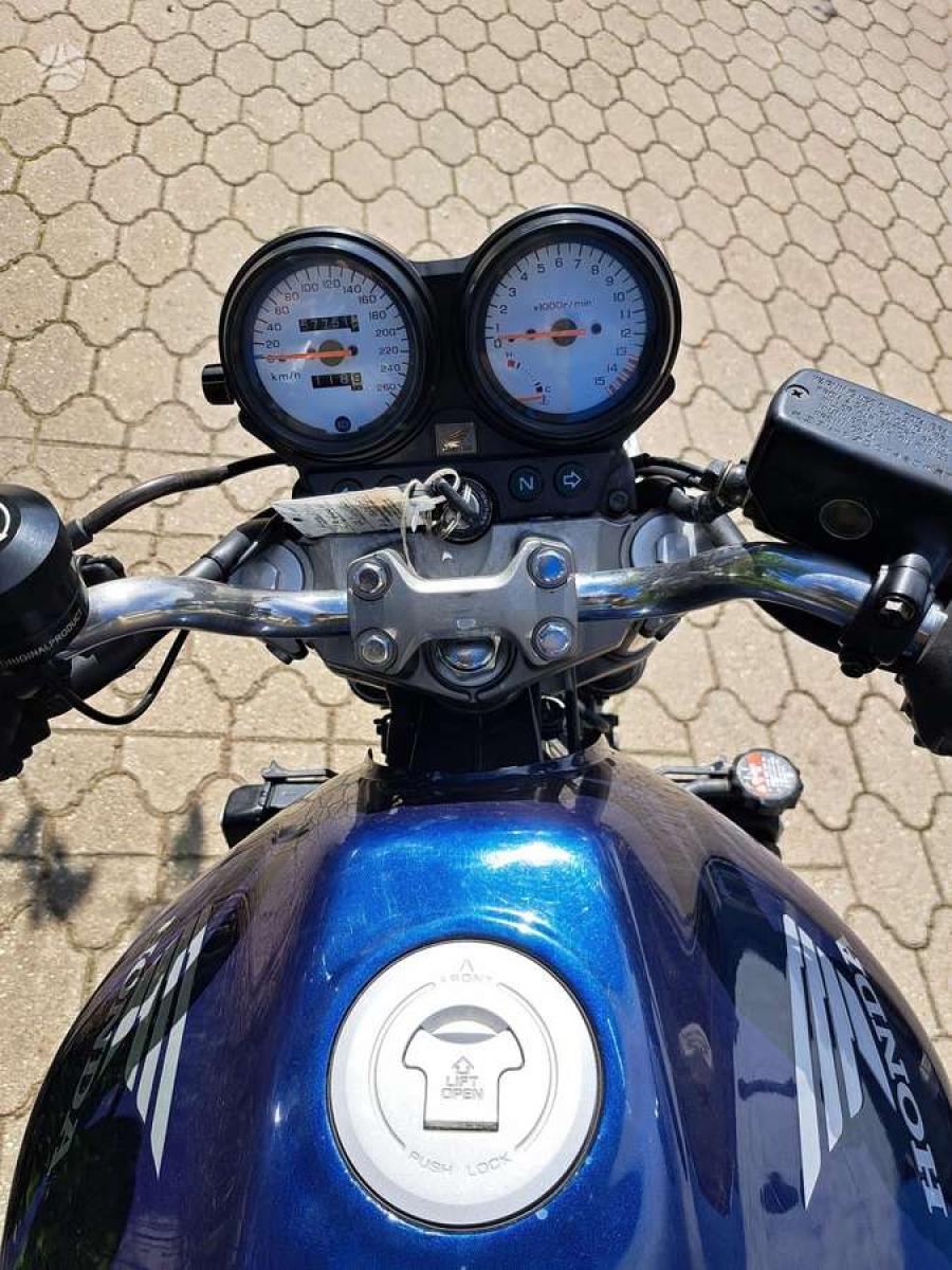 Blue Honda CB 2003 in Pasvalys, with an engine capacity of 0.60 L and mileage of 53 thousand km for 1950 €, photo 18 on AUTOMOTO.COM.LV