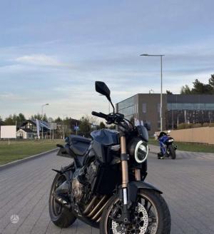 Blue Honda CB 2019 in Vilnius, with an engine capacity of 0.65 L and mileage of 33 thousand km for 6990 €, photo  on AUTOMOTO.COM.LV