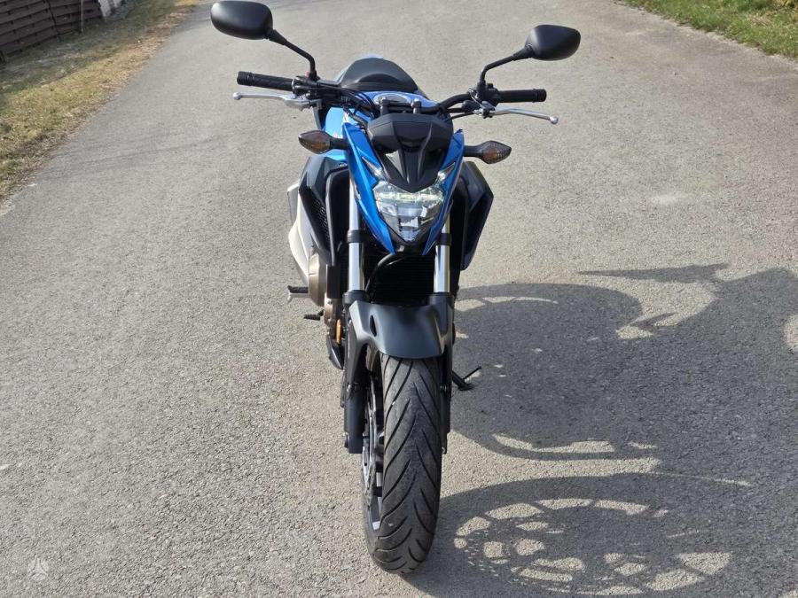 Blue Honda CB 2019 in Marijampole, with an engine capacity of 0.50 L and mileage of 2 thousand km for 6300 €, photo 6 on AUTOMOTO.COM.LV