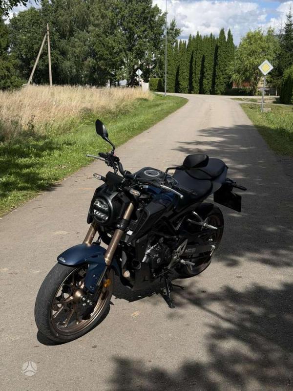 Blue Honda CB 2025 in Pasvalys, with an engine capacity of 0.13 L and mileage of 4 thousand km for 3850 €, photo 3 on AUTOMOTO.COM.LV