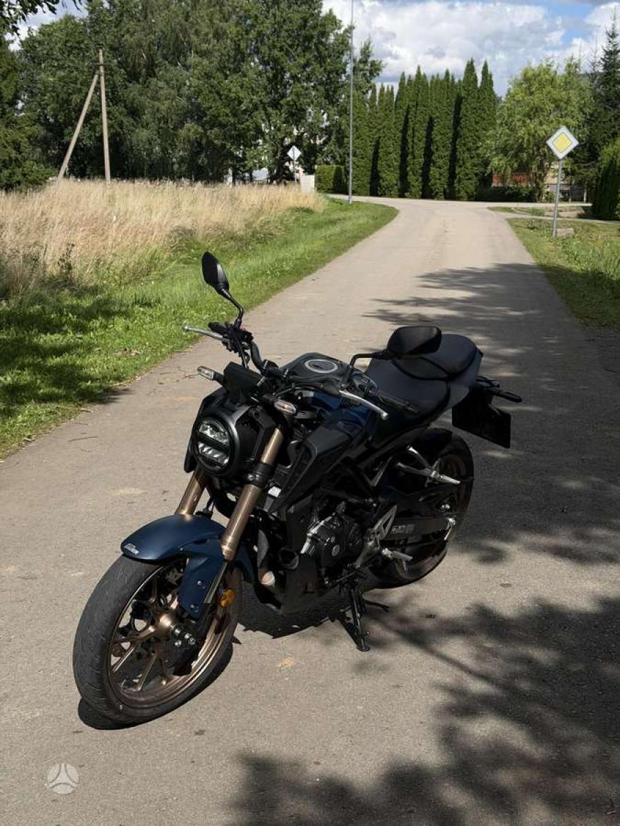 Blue Honda CB 2025 in Pasvalys, with an engine capacity of 0.13 L and mileage of 4 thousand km for 3850 €, photo 3 on AUTOMOTO.COM.LV
