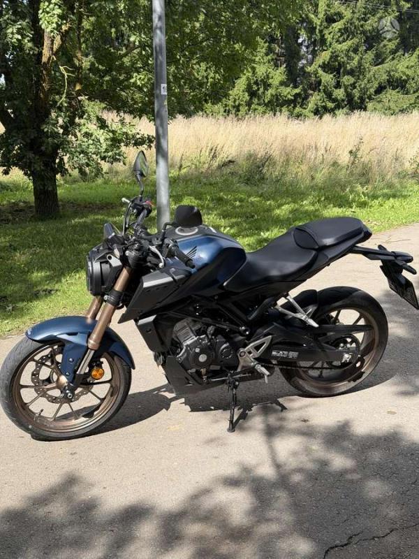 Blue Honda CB 2025 in Pasvalys, with an engine capacity of 0.13 L and mileage of 4 thousand km for 3850 €, photo 4 on AUTOMOTO.COM.LV
