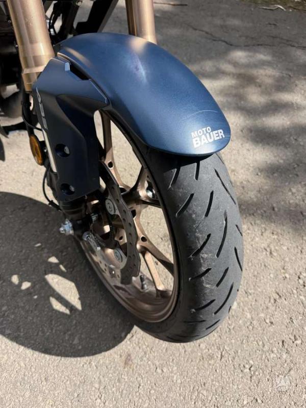 Blue Honda CB 2025 in Pasvalys, with an engine capacity of 0.13 L and mileage of 4 thousand km for 3850 €, photo 5 on AUTOMOTO.COM.LV