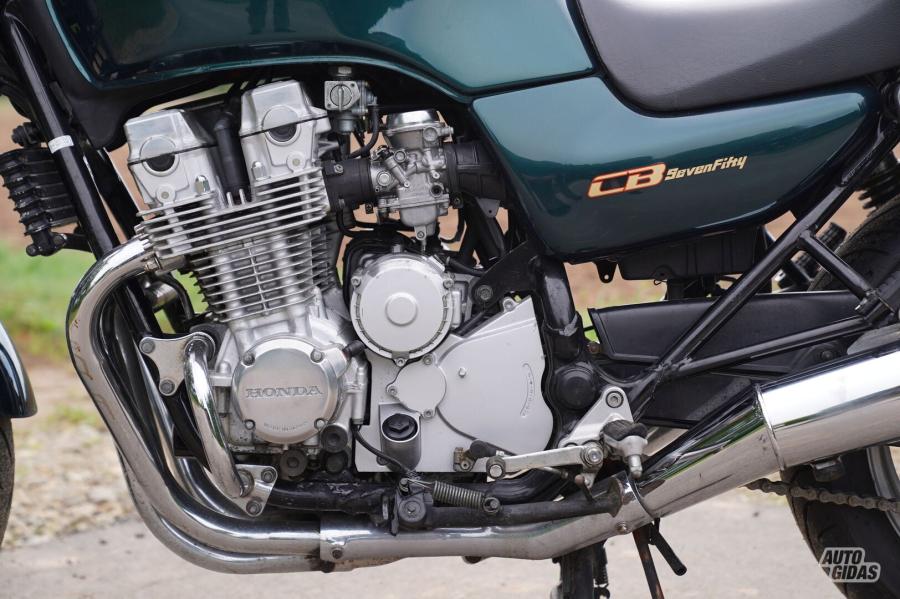 Green Honda CB 1992 in Akmene, with an engine capacity of 0.75 L and mileage of 55 thousand km for 1650 €, photo 12 on AUTOMOTO.COM.LV