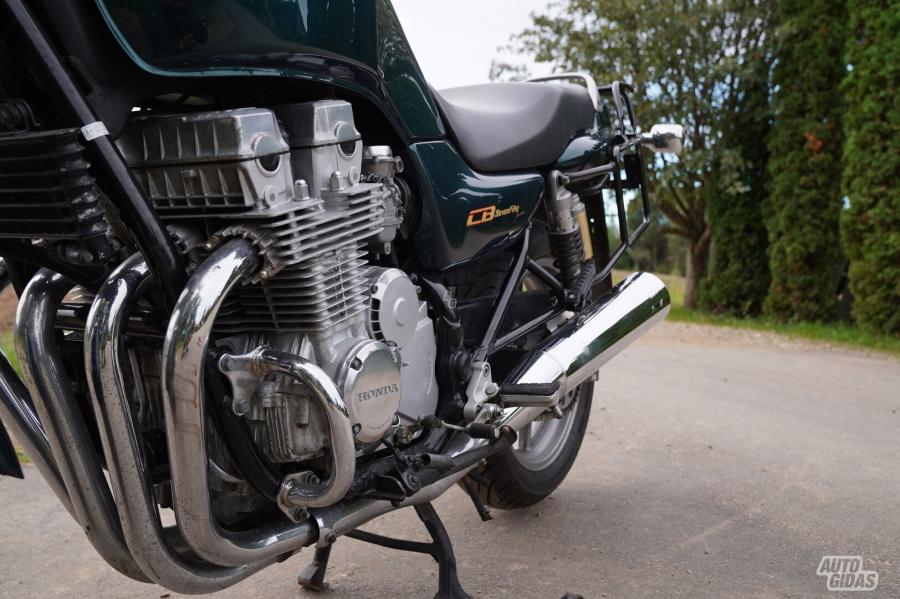 Green Honda CB 1992 in Akmene, with an engine capacity of 0.75 L and mileage of 55 thousand km for 1650 €, photo 14 on AUTOMOTO.COM.LV