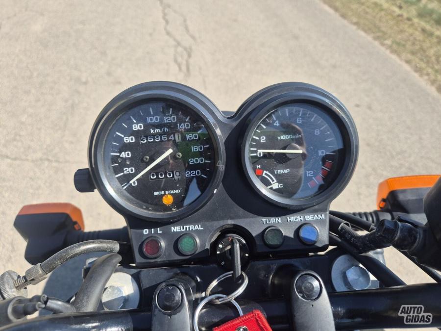 Green Honda CB 1995 in Pasvalys, with an engine capacity of 0.50 L and mileage of 37 thousand km for 1499 €, photo 8 on AUTOMOTO.COM.LV