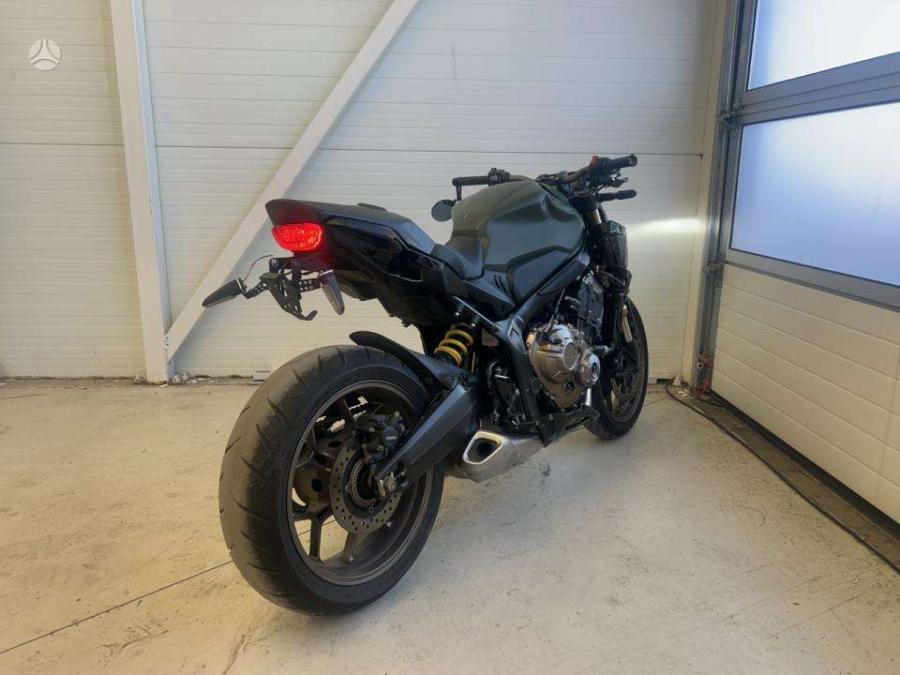 Green Honda CB 2021 in Radviliskis, with an engine capacity of 0.65 L and mileage of 25 thousand km for 3650 €, photo 5 on AUTOMOTO.COM.LV