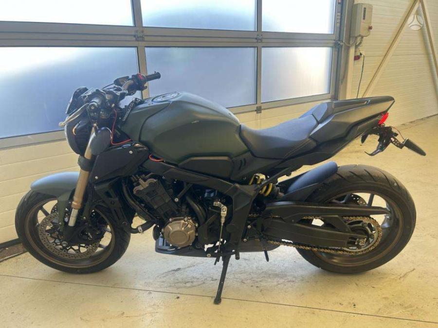 Green Honda CB 2021 in Radviliskis, with an engine capacity of 0.65 L and mileage of 25 thousand km for 3650 €, photo 6 on AUTOMOTO.COM.LV