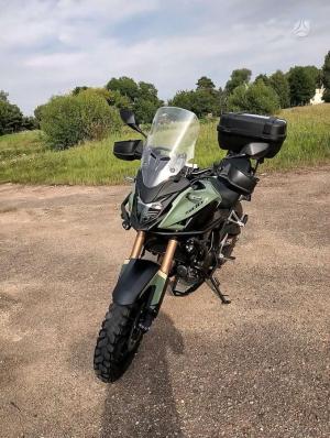Green Honda CB 2022 in Siauliai, with an engine capacity of 0.50 L and mileage of 17 thousand km for 5770 €, photo 3 on AUTOMOTO.COM.LV