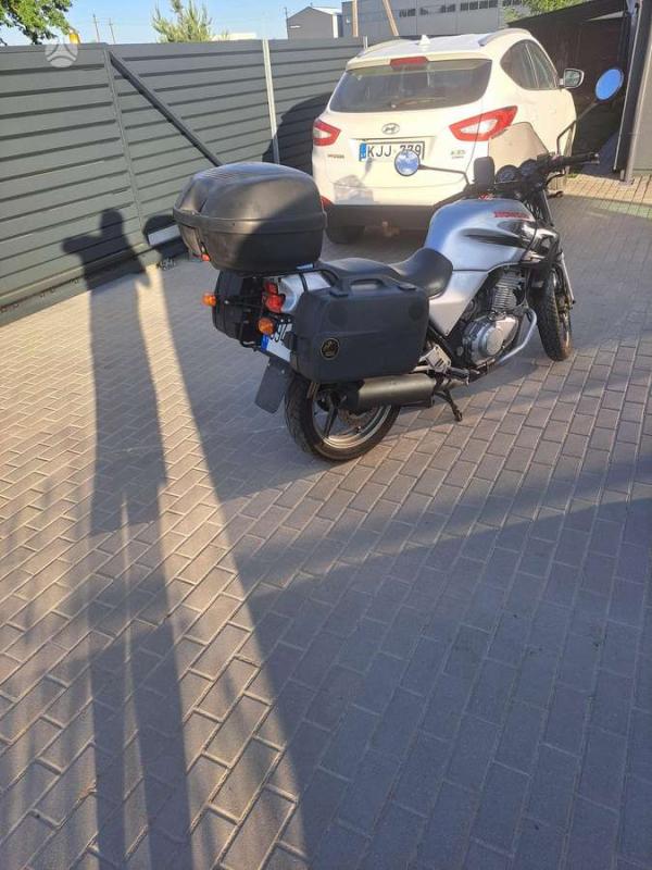 Pelēks Honda CB 1998 Viļņa, ar dzinēja tilpumu 0.50 L un nobraukumu 34 tūkst. km par 1250 €, foto 1 vietnē AUTOMOTO.COM.LV