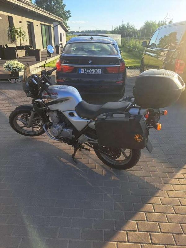 Pelēks Honda CB 1998 Viļņa, ar dzinēja tilpumu 0.50 L un nobraukumu 34 tūkst. km par 1250 €, foto 2 vietnē AUTOMOTO.COM.LV