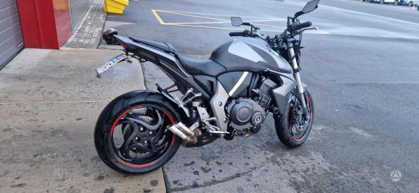 Pelēks Honda CB 2009 Vievis, ar dzinēja tilpumu 1.00 L un nobraukumu 48 tūkst. km par 3900 €, foto 6 vietnē AUTOMOTO.COM.LV
