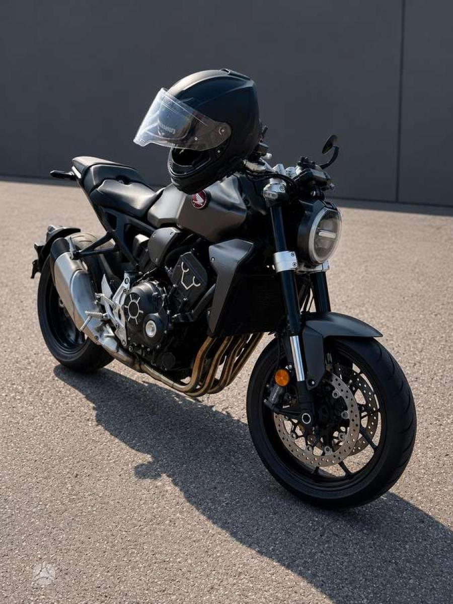 Grey Honda CB 2020 in Kaunas, with an engine capacity of 1.00 L and mileage of 10 thousand km for 8650 €, photo 3 on AUTOMOTO.COM.LV