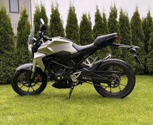 Pelēks Honda CB 2020 Viļņa, ar dzinēja tilpumu 0.30 L un nobraukumu 14 tūkst. km par 3500 €, foto  vietnē AUTOMOTO.COM.LV