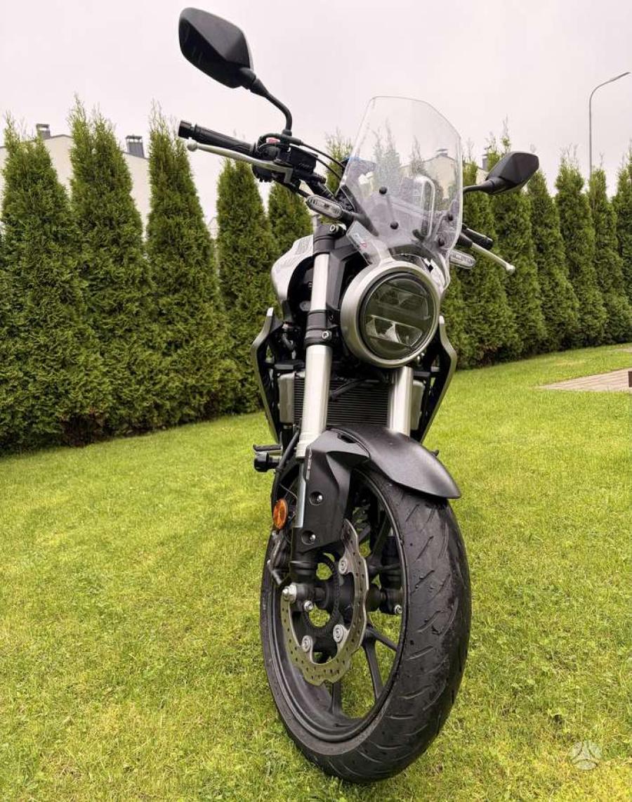 Grey Honda CB 2020 in Vilnius, with an engine capacity of 0.30 L and mileage of 14 thousand km for 3500 €, photo 4 on AUTOMOTO.COM.LV