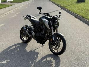 Grey Honda CB 2022 in Marijampole, with an engine capacity of 0.13 L and mileage of 13 thousand km for 3300 €, photo  on AUTOMOTO.COM.LV