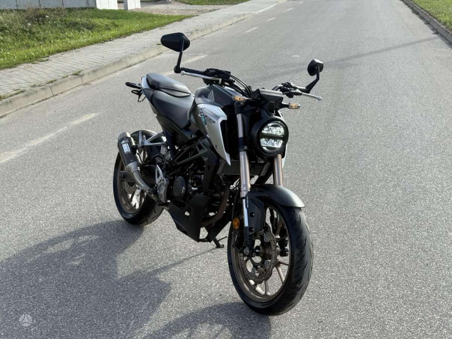 Grey Honda CB 2022 in Marijampole, with an engine capacity of 0.13 L and mileage of 13 thousand km for 3300 €, photo 4 on AUTOMOTO.COM.LV