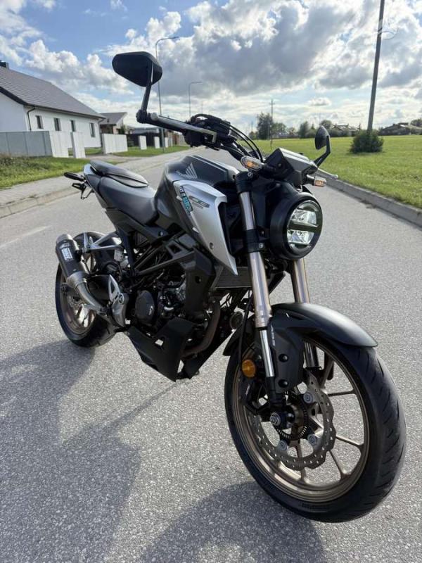 Grey Honda CB 2022 in Marijampole, with an engine capacity of 0.13 L and mileage of 13 thousand km for 3300 €, photo 5 on AUTOMOTO.COM.LV
