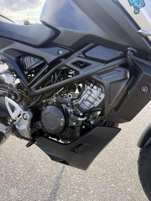 Grey Honda CB 2022 in Marijampole, with an engine capacity of 0.13 L and mileage of 13 thousand km for 3300 €, photo 7 on AUTOMOTO.COM.LV