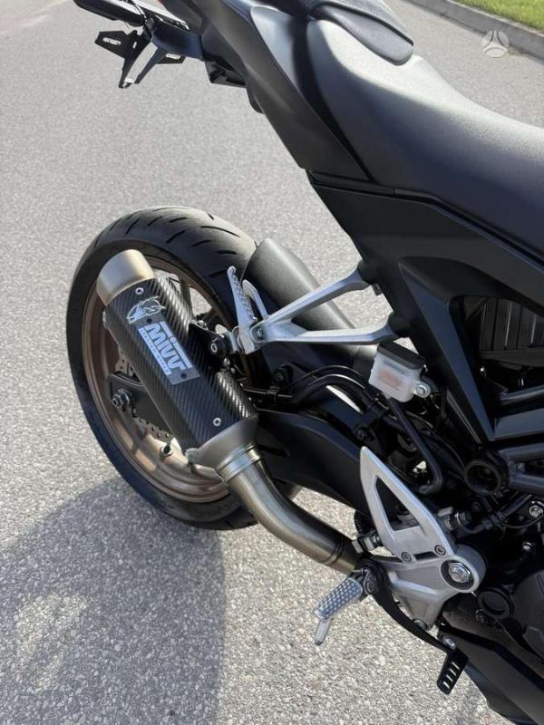 Grey Honda CB 2022 in Marijampole, with an engine capacity of 0.13 L and mileage of 13 thousand km for 3300 €, photo 8 on AUTOMOTO.COM.LV