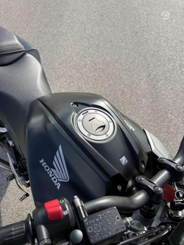 Grey Honda CB 2022 in Marijampole, with an engine capacity of 0.13 L and mileage of 13 thousand km for 3300 €, photo 10 on AUTOMOTO.COM.LV