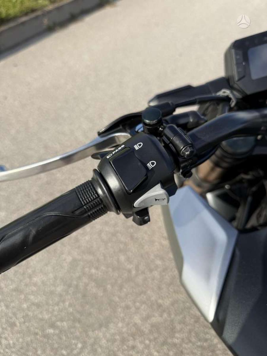 Grey Honda CB 2022 in Marijampole, with an engine capacity of 0.13 L and mileage of 13 thousand km for 3300 €, photo 14 on AUTOMOTO.COM.LV