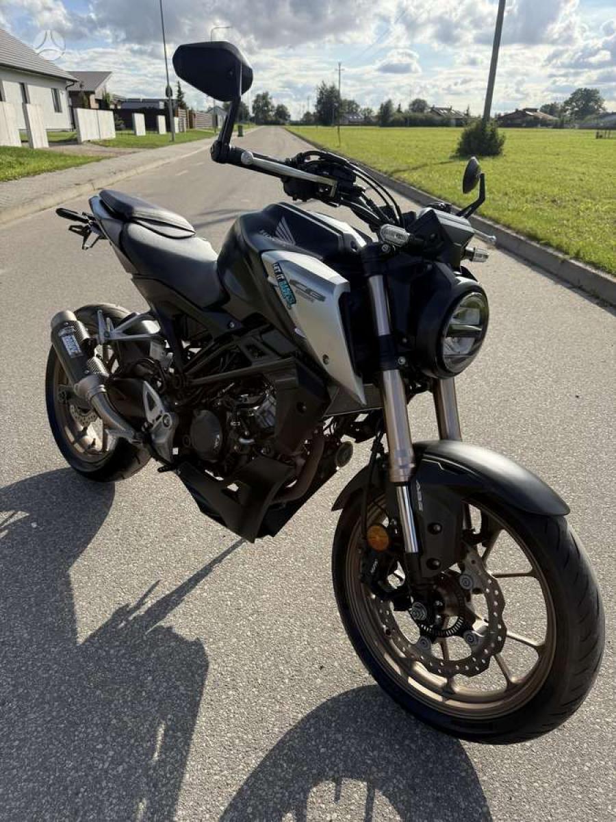 Grey Honda CB 2022 in Marijampole, with an engine capacity of 0.13 L and mileage of 13 thousand km for 3300 €, photo 17 on AUTOMOTO.COM.LV