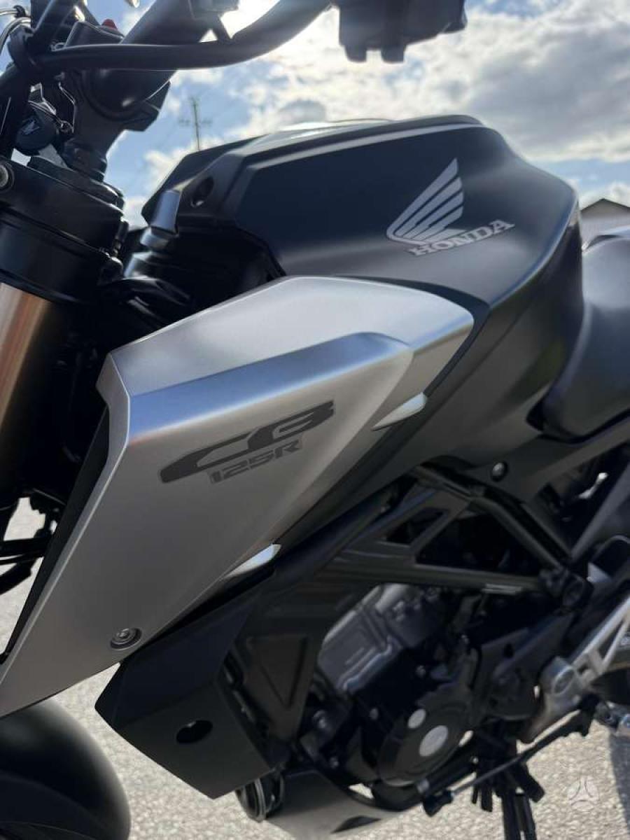 Grey Honda CB 2022 in Marijampole, with an engine capacity of 0.13 L and mileage of 13 thousand km for 3300 €, photo 22 on AUTOMOTO.COM.LV