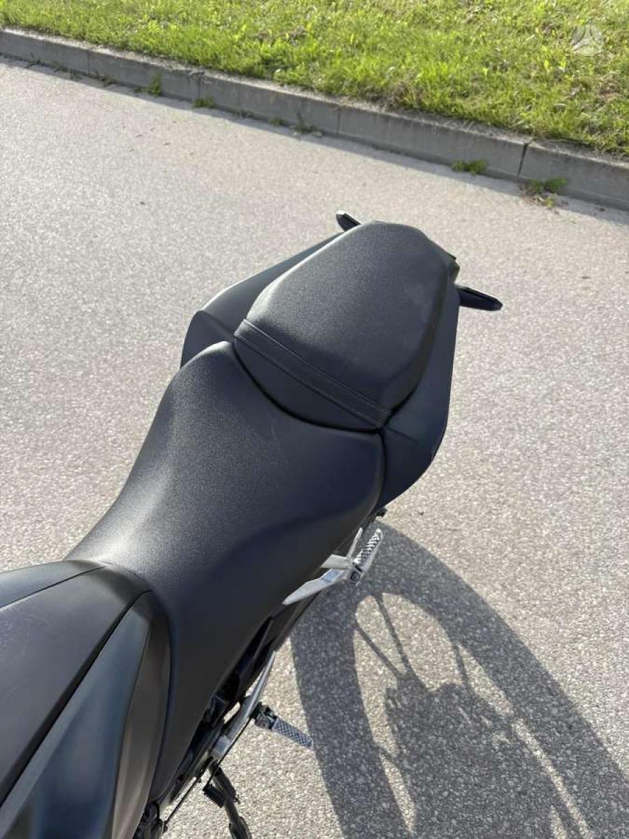 Grey Honda CB 2022 in Marijampole, with an engine capacity of 0.13 L and mileage of 13 thousand km for 3300 €, photo 23 on AUTOMOTO.COM.LV