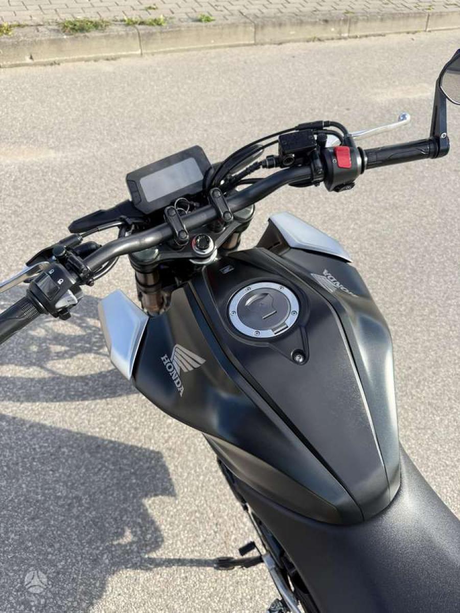Grey Honda CB 2022 in Marijampole, with an engine capacity of 0.13 L and mileage of 13 thousand km for 3300 €, photo 24 on AUTOMOTO.COM.LV
