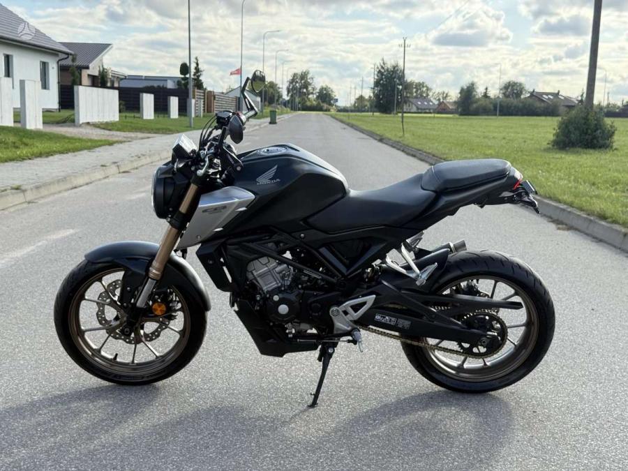 Grey Honda CB 2022 in Marijampole, with an engine capacity of 0.13 L and mileage of 13 thousand km for 3300 €, photo 25 on AUTOMOTO.COM.LV