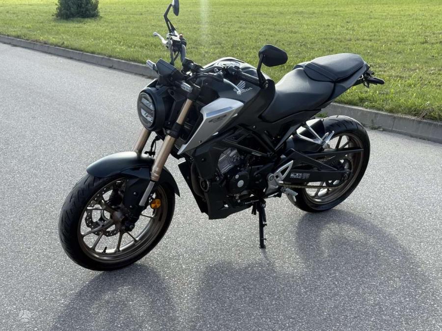 Grey Honda CB 2022 in Marijampole, with an engine capacity of 0.13 L and mileage of 13 thousand km for 3300 €, photo 26 on AUTOMOTO.COM.LV