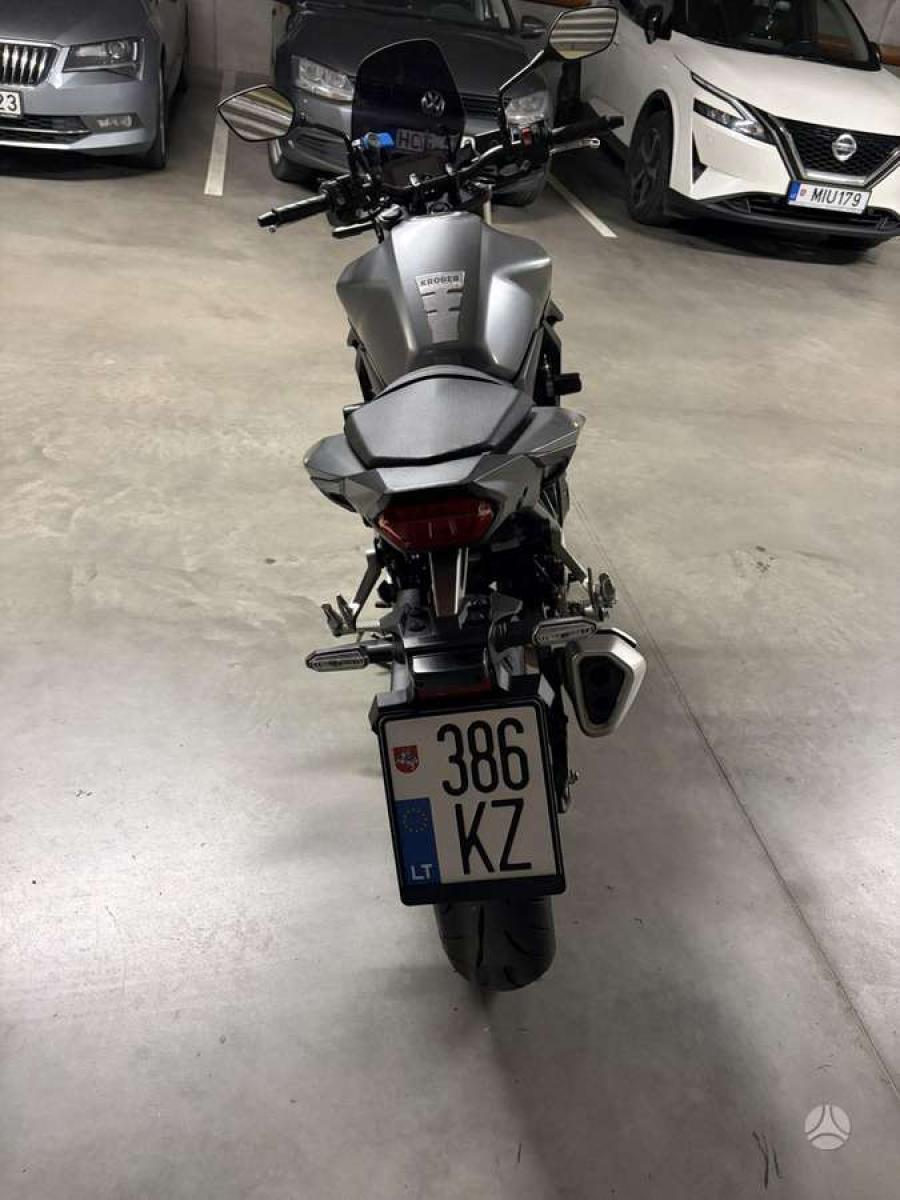 Grey Honda CB 2023 in Vilnius, with an engine capacity of 0.75 L and mileage of 14 thousand km for 5300 €, photo 5 on AUTOMOTO.COM.LV