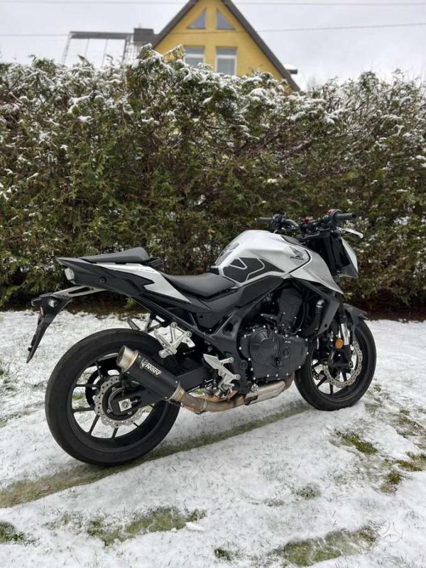 Pelēks Honda CB 2025 Viļņa, ar dzinēja tilpumu 0.75 L un nobraukumu 11 tūkst. km par 4500 €, foto 3 vietnē AUTOMOTO.COM.LV