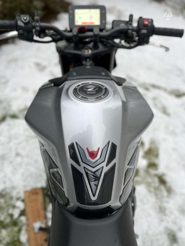 Grey Honda CB 2025 in Vilnius, with an engine capacity of 0.75 L and mileage of 11 thousand km for 4500 €, photo 4 on AUTOMOTO.COM.LV