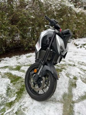 Pelēks Honda CB 2025 Viļņa, ar dzinēja tilpumu 0.75 L un nobraukumu 11 tūkst. km par 4500 €, foto 7 vietnē AUTOMOTO.COM.LV
