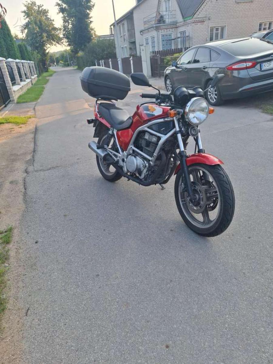 Honda CB 1986 in Vilnius, with an engine capacity of 0.45 L and mileage of 70 thousand km for 1200 €, photo 3 on AUTOMOTO.COM.LV