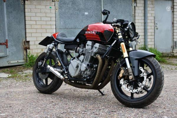 Honda CB 1992 Alīta, ar dzinēja tilpumu 0.75 L un nobraukumu 5 tūkst. km par 3850 €, foto 1 vietnē AUTOMOTO.COM.LV