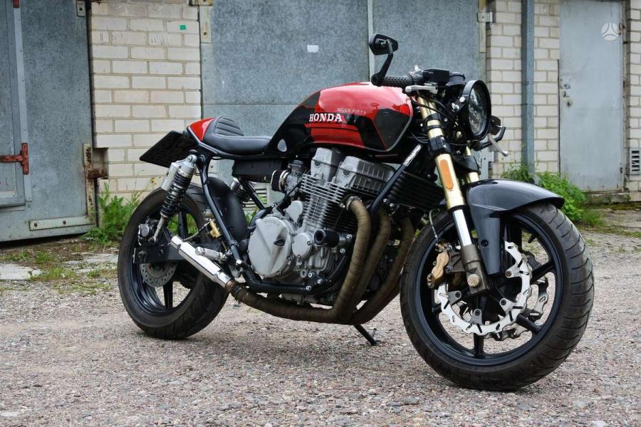 Honda CB 1992 Alīta, ar dzinēja tilpumu 0.75 L un nobraukumu 5 tūkst. km par 3850 €, foto 1 vietnē AUTOMOTO.COM.LV