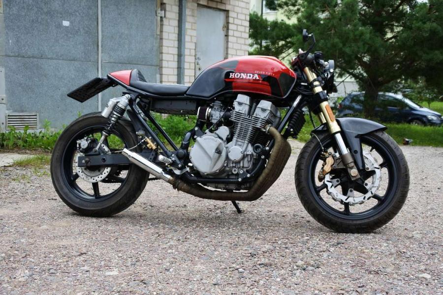 Honda CB 1992 Alīta, ar dzinēja tilpumu 0.75 L un nobraukumu 5 tūkst. km par 3850 €, foto 10 vietnē AUTOMOTO.COM.LV